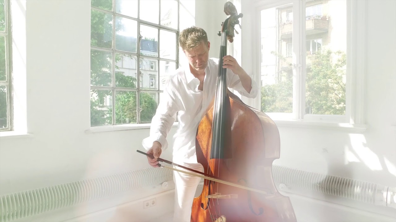 Martin Wind lidera original quarteto de contrabaixos