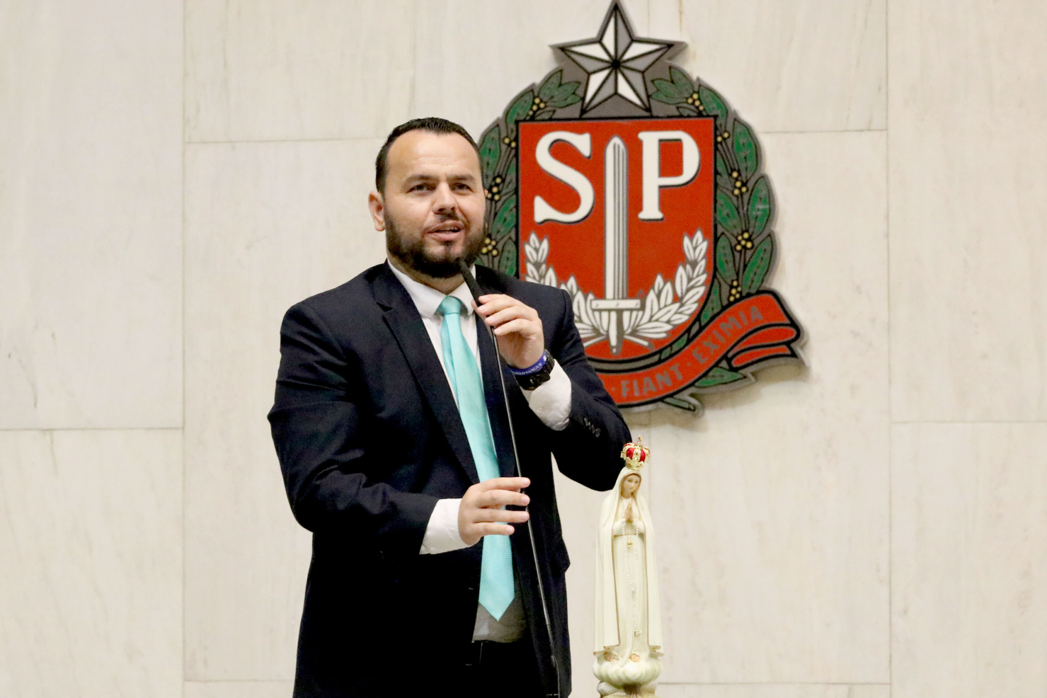 Gil Diniz perde ação contra ex-assessor sobre caso de 'rachadinha'
