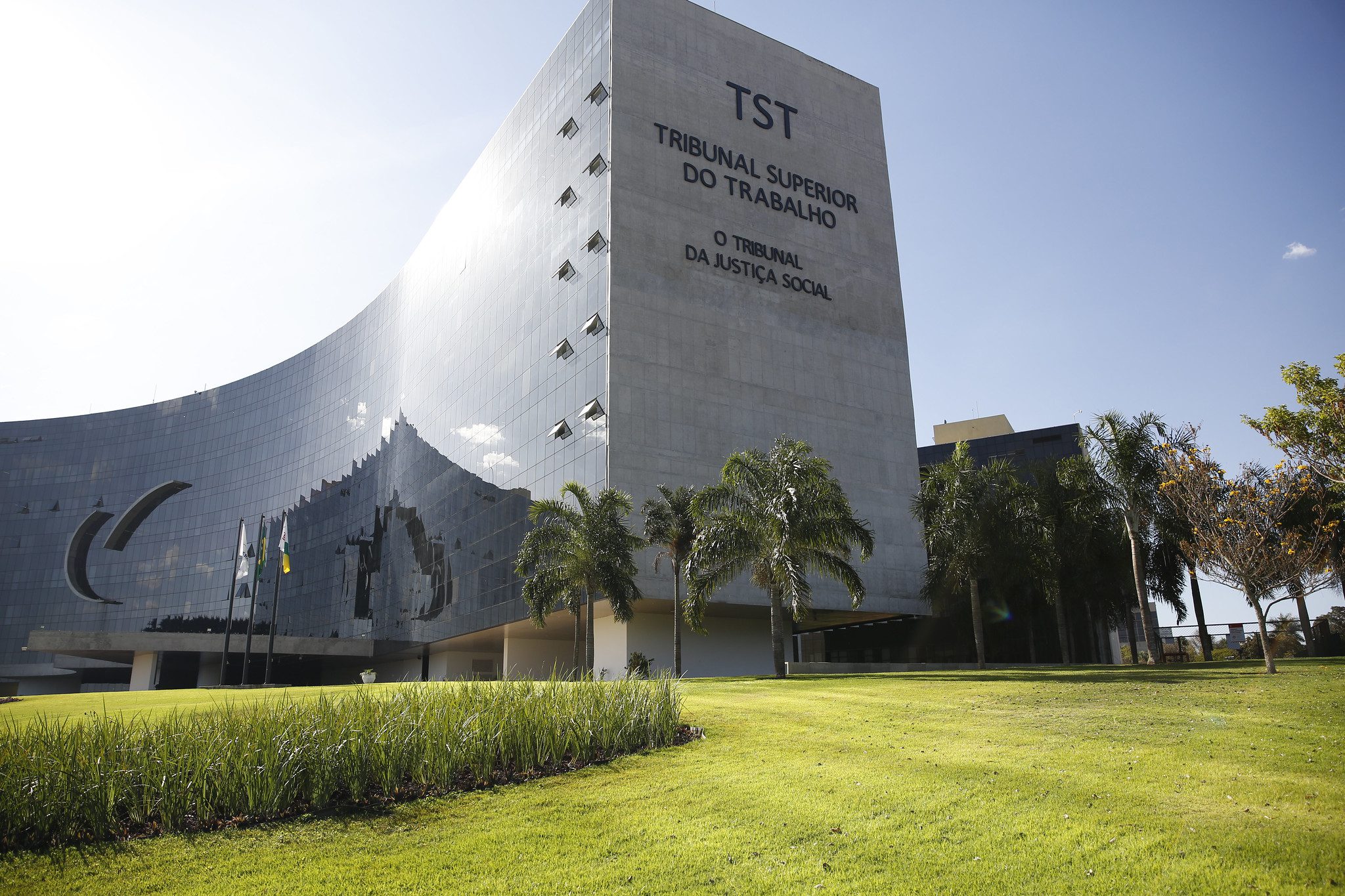 TST reafirma 18 entendimentos vinculantes e instaura 29 repetitivos